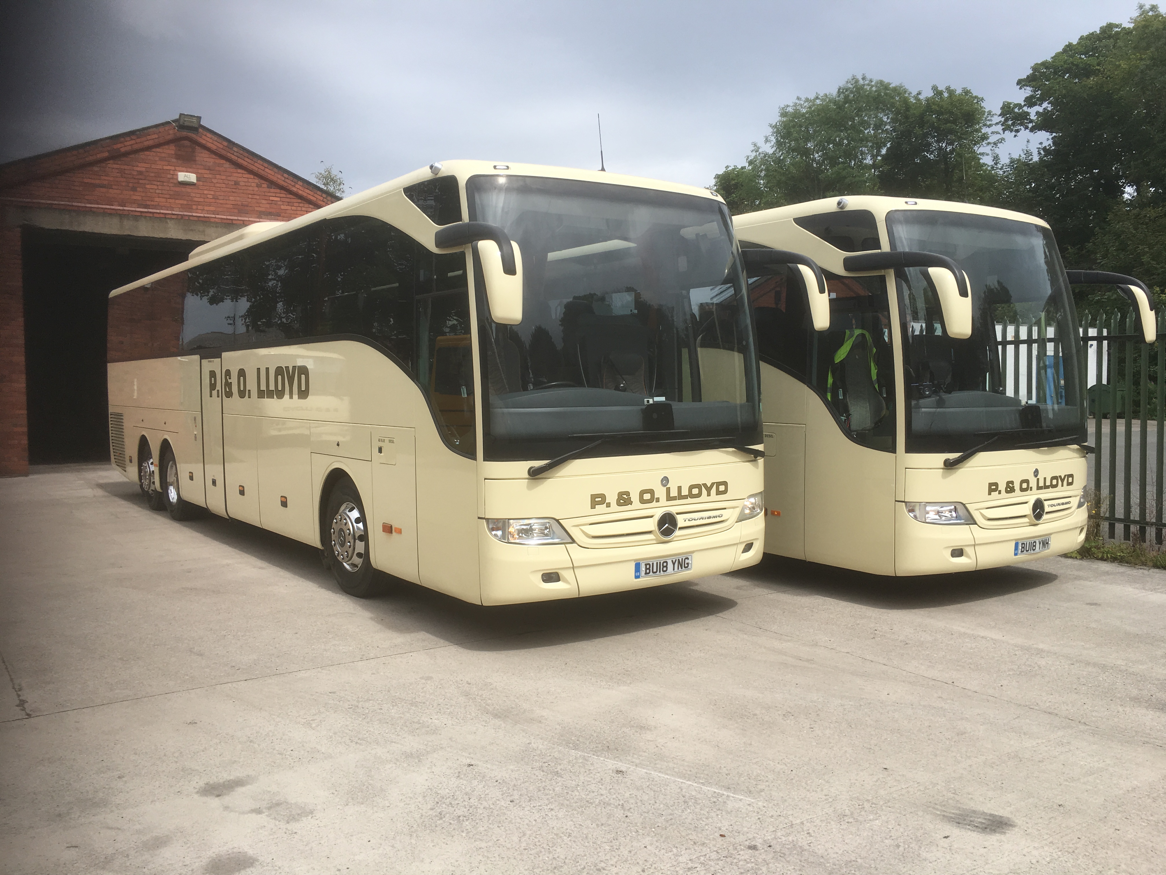 P & O Lloyd Coaches | Private Hire
